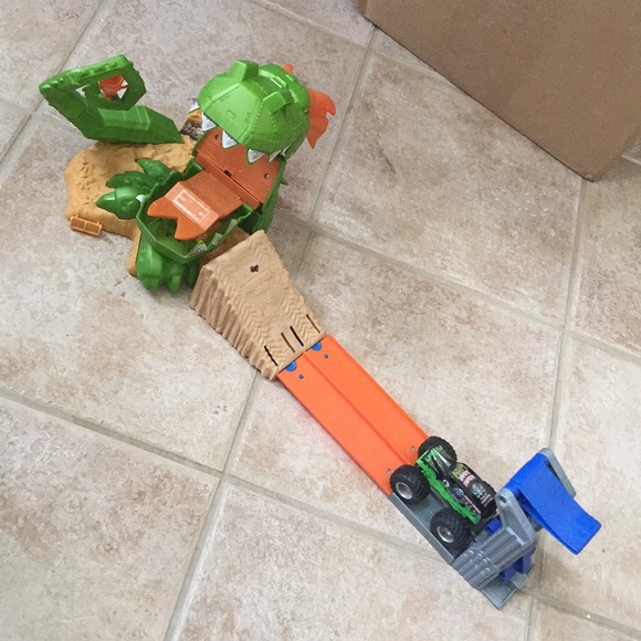 Mattel | Toys | Mattel Hot Wheels Monster Jam Truck Arena Attack Play ...